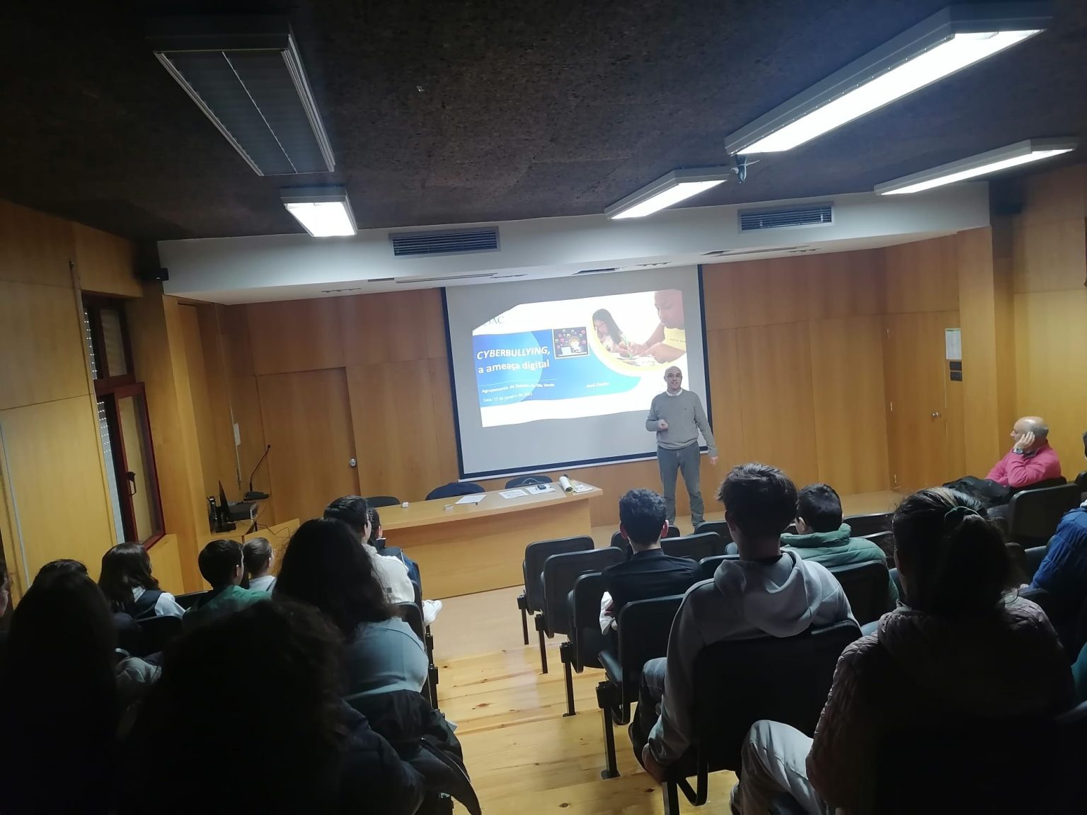 Ação De Sensibilização Cyberbullying A Ameaça Digital Vila Verde